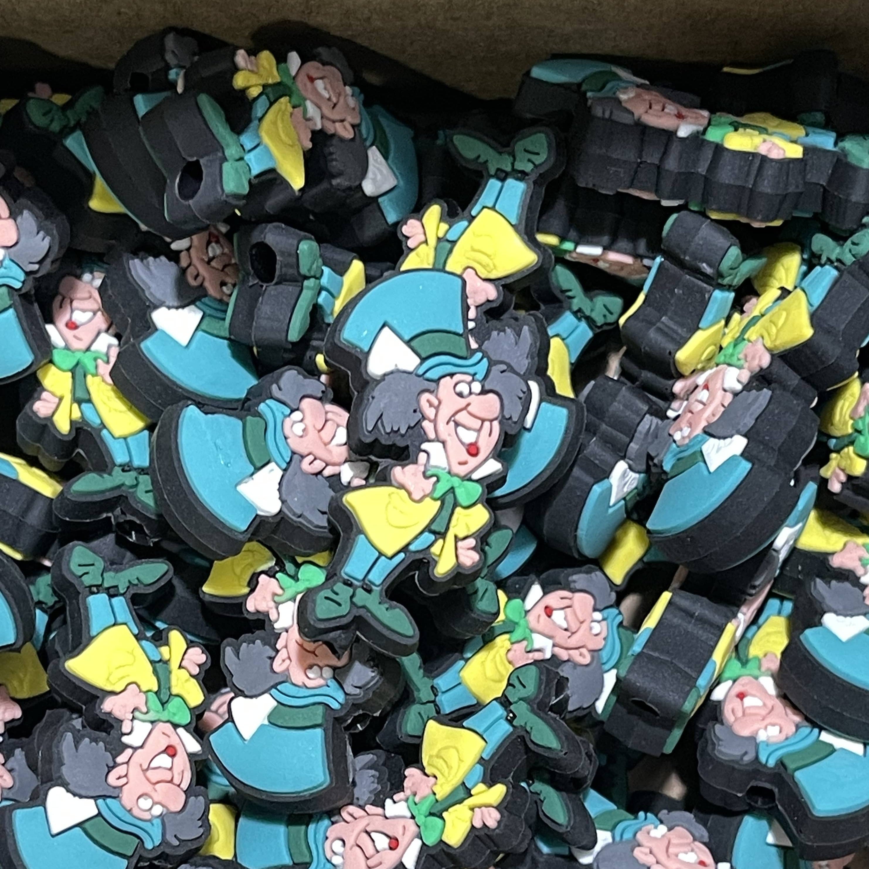 Wonderland: Green Hat Old Man 2ct | Jitis Touch